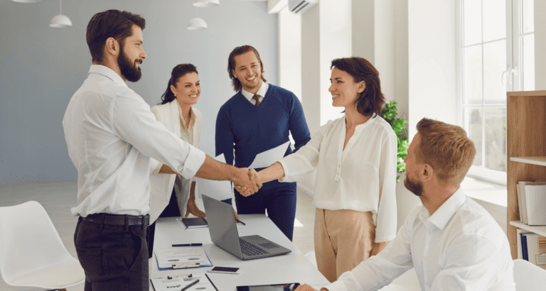 How to Welcome a New Employee to the Team: A Step-by-Step Guide - Survale